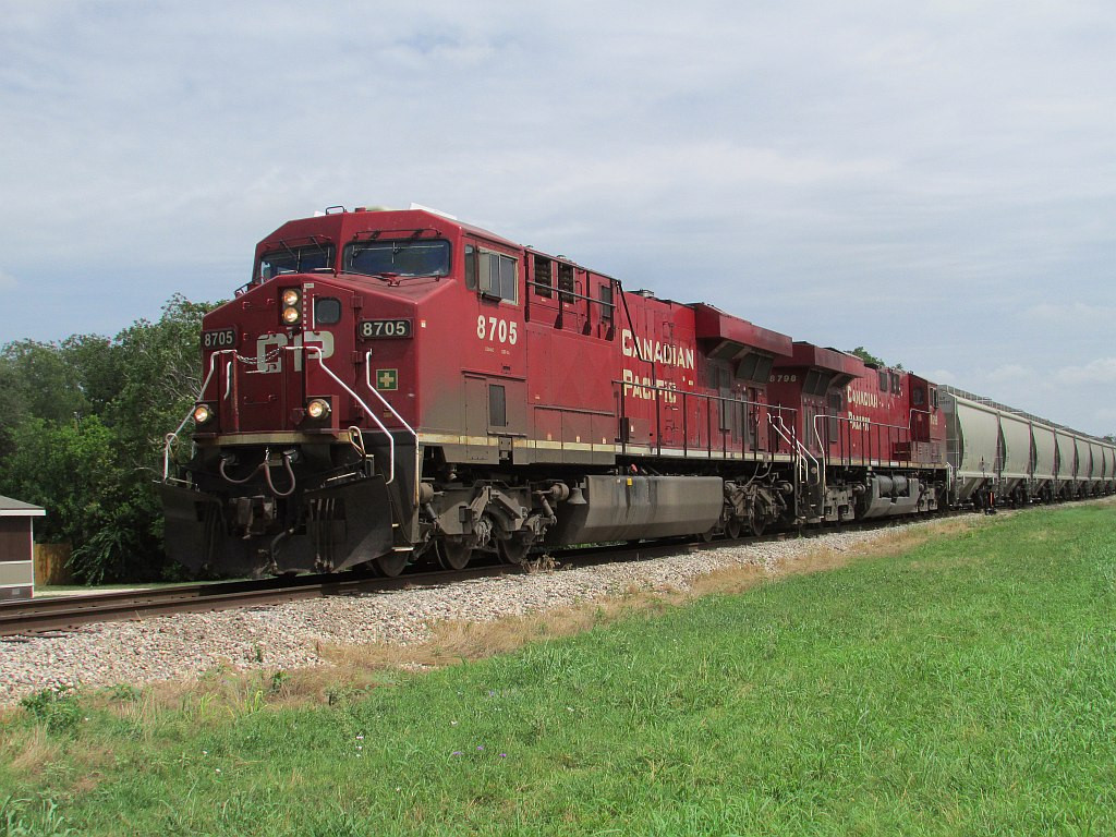 CP Rail ES44AC 8705